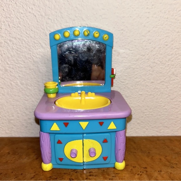 Mattel | Toys | Mattel Dora The Explorer Bathroom Flip Sink Dollhouse ...